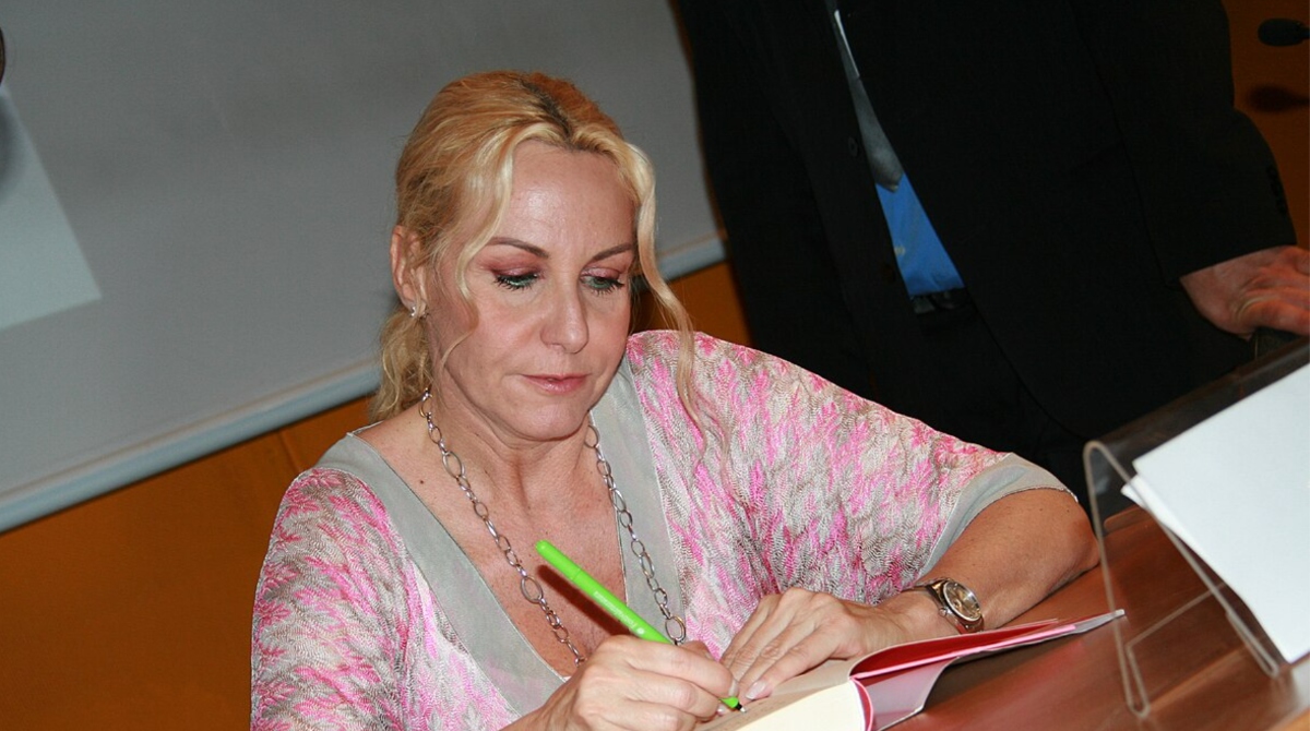 Antonella Clerici sta male, cosa è successo alla conduttrice? Antonella Clerici sta male, cosa è successo alla conduttrice?