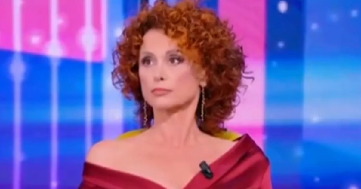 Pomeriggio 5 botta e risposta tra Beatrice Luzzi e Tonon | Il mio ...